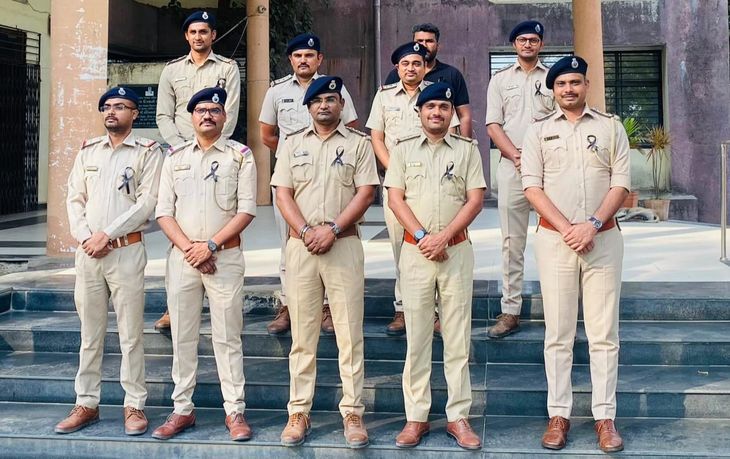 In Navsari, RTO inspectors protested by wearing black armbands | વિરોધ ...