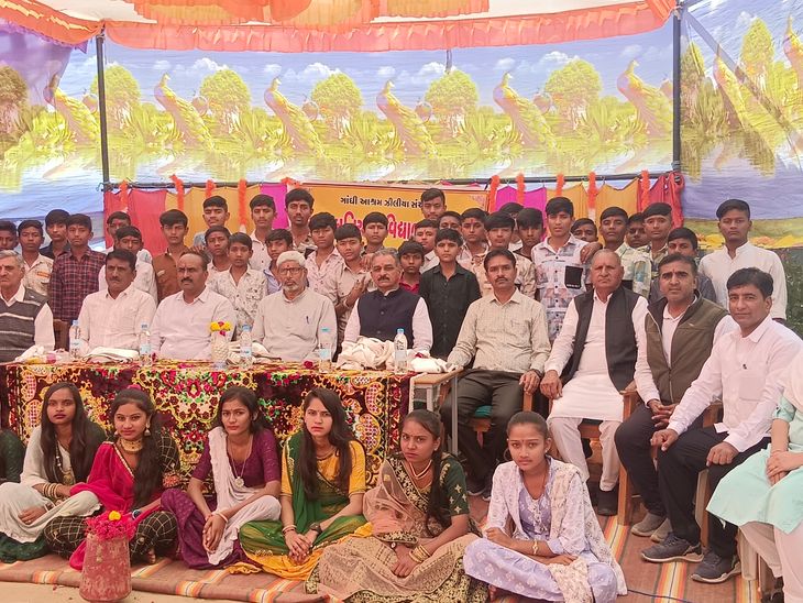 A felicitation ceremony was held at Uttar Buniadi Vidyalaya Sewal ...