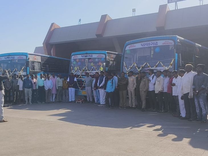 10 ST allotted to Jalod Depot. MLA gave the green signal to the buses ...