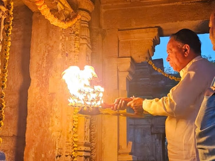 At the Mahakaleshwar Mahadev temple in Himmatnagar, devotees worshiped ...