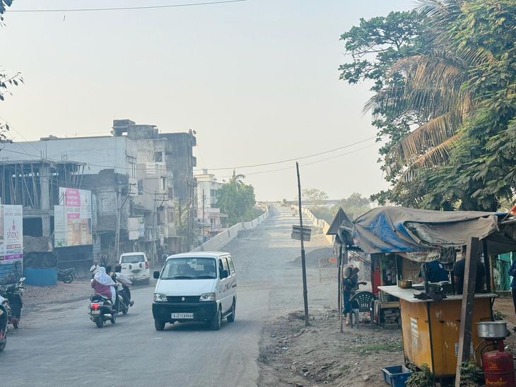 People are disturbed by the slow operation of Navsari railway bridge ...