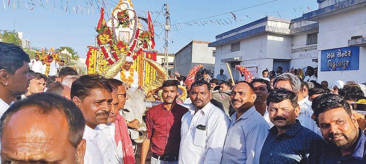 Hundreds of devotees joined Shakti Mataji's 850-year-old tradition in ...