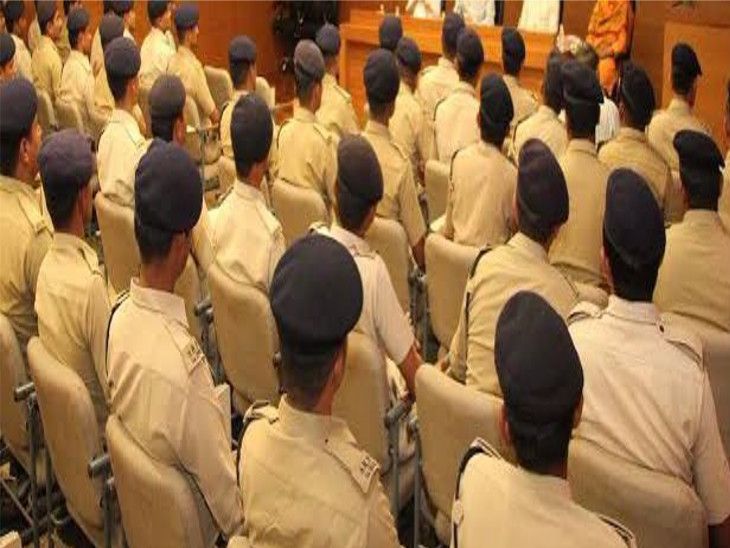 A workshop for police officers conducted by Beck to prevent cyber fraud ...