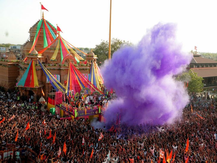 Gujarat's biggest Holi-Dhuleti festival held in Salangpurdham, Nasik ...
