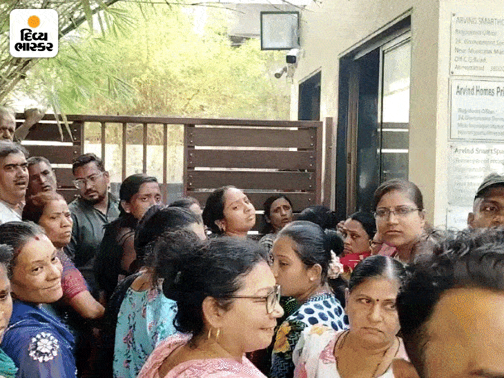 Residents of Arvind Avishkar flats on Memco Road, Ahmedabad, clamor ...