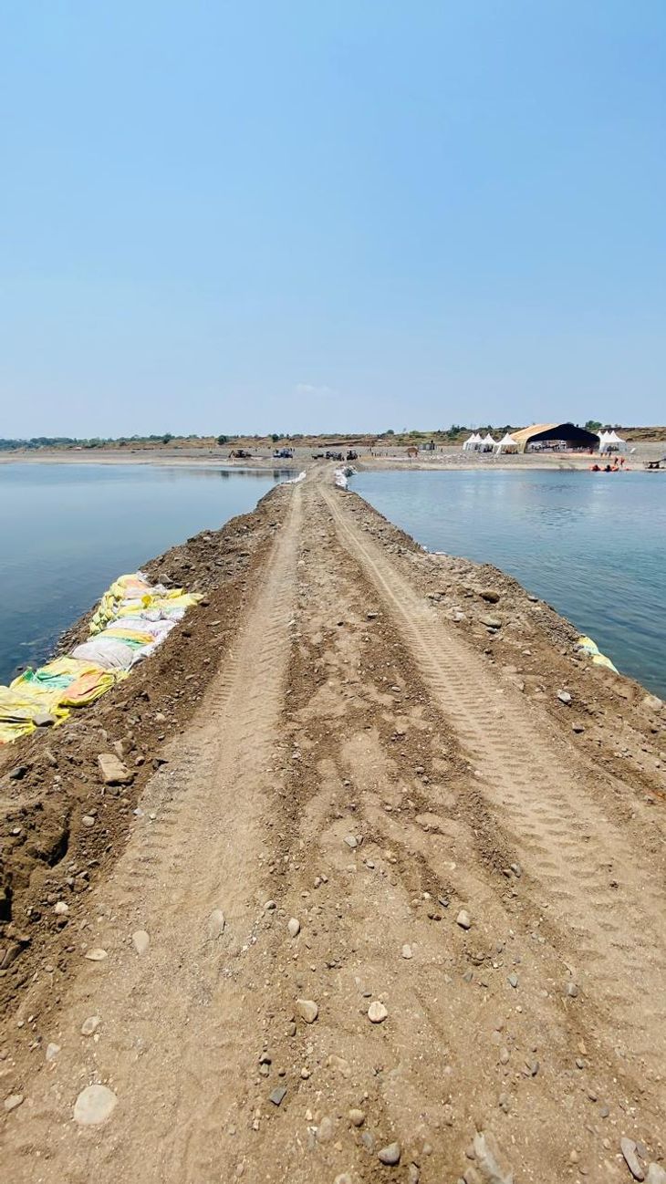A temporary bridge between Shehrao and Tilakwada is ready, pending ...