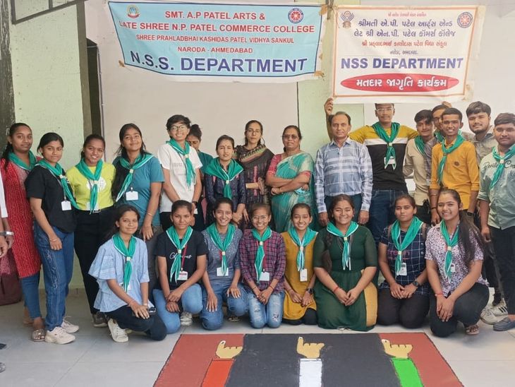 35 students made a rangoli of the election symbol At Mrs. AP Patel Arts ...