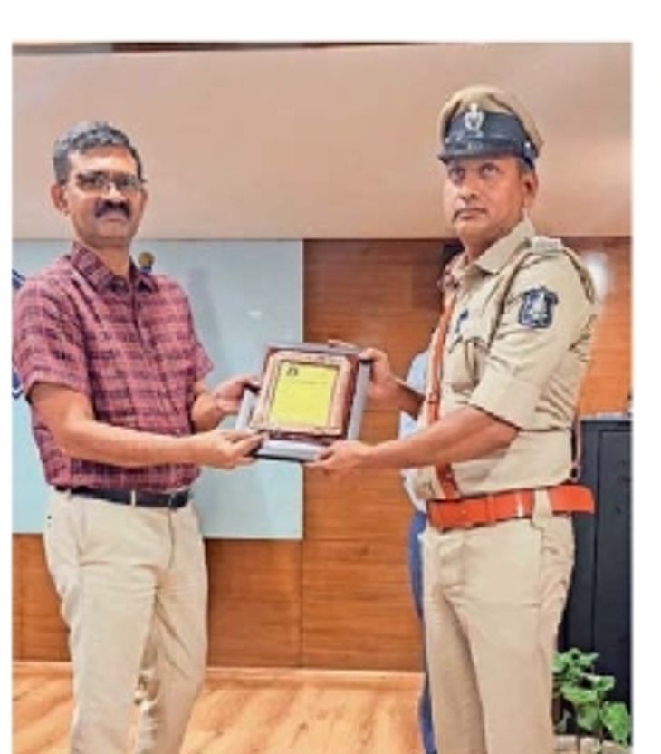 Crime sleuth rapper PI was awarded the E-Cop Award | સન્માન: ગુના ...