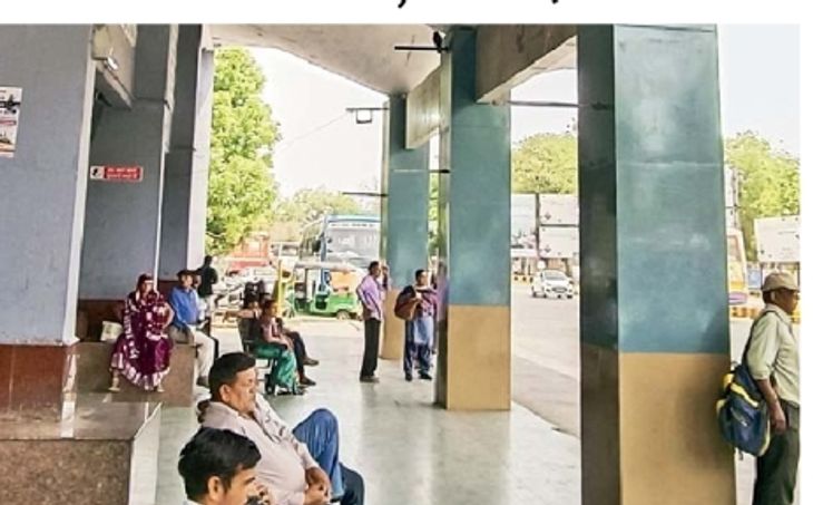 Model bus stand of Gandhinagar, not even fan facility for passengers ...