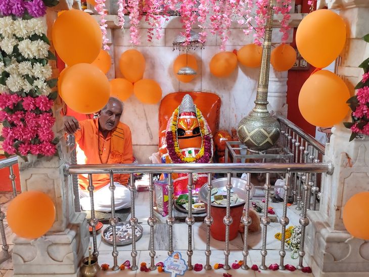 Dohla Hanuman Dada Temple at Khadalpur village celebrated by cutting a ...