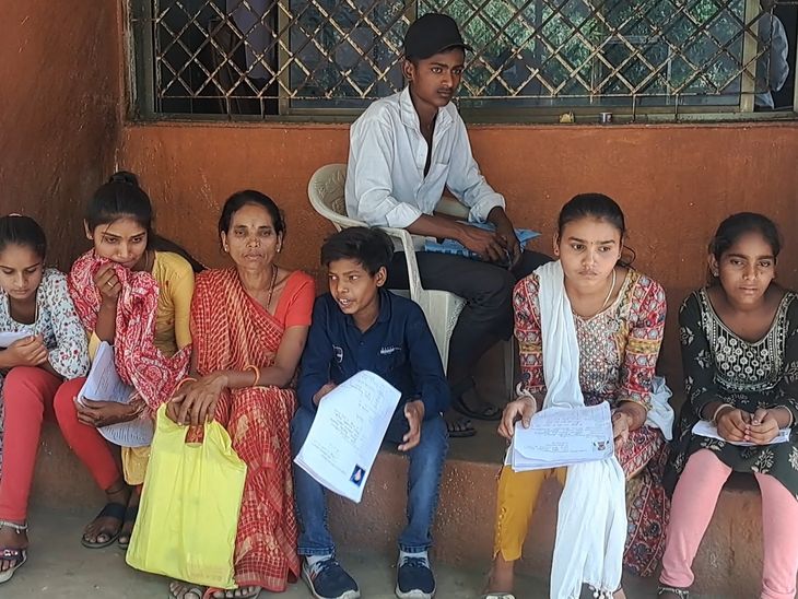 Jalod's public service center has become a dilemma center | ઝાલોદનુ ...