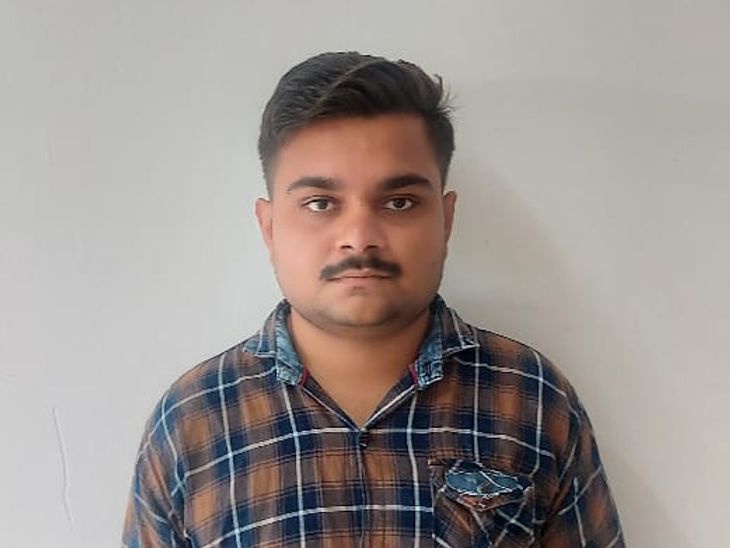 Talati was caught red-handed taking a bribe of 2 thousand in Dabhan ...