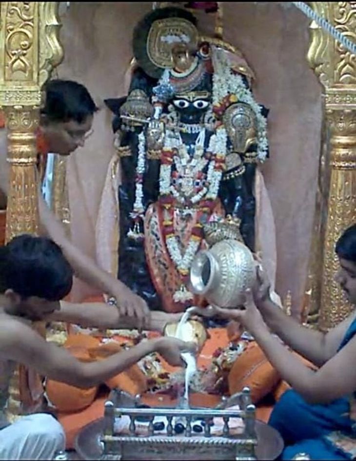A rare Raichampa flower was presented to Ranchodji