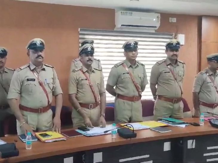 Surat Range IG inspected the performance of Navsari District Police and ...