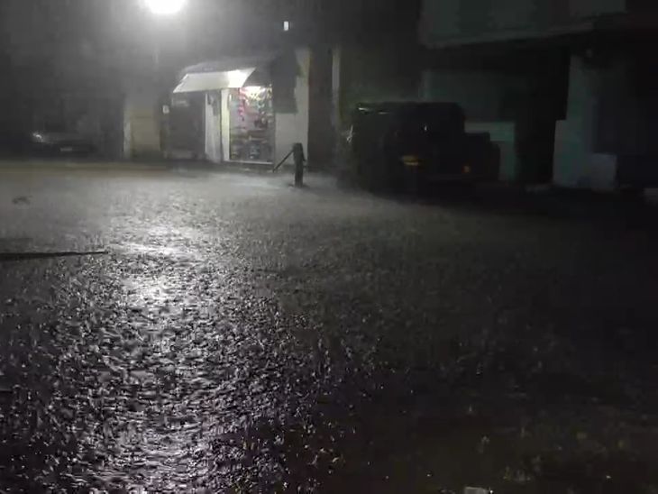 24 MM rain in Dharampur, 29 MM in Kapradama overnight in Valsad district, farmers engaged in ...