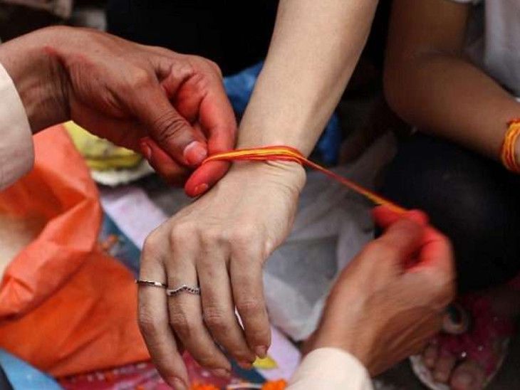 Why red thread is tied on the wrist while doing puja, what things ...