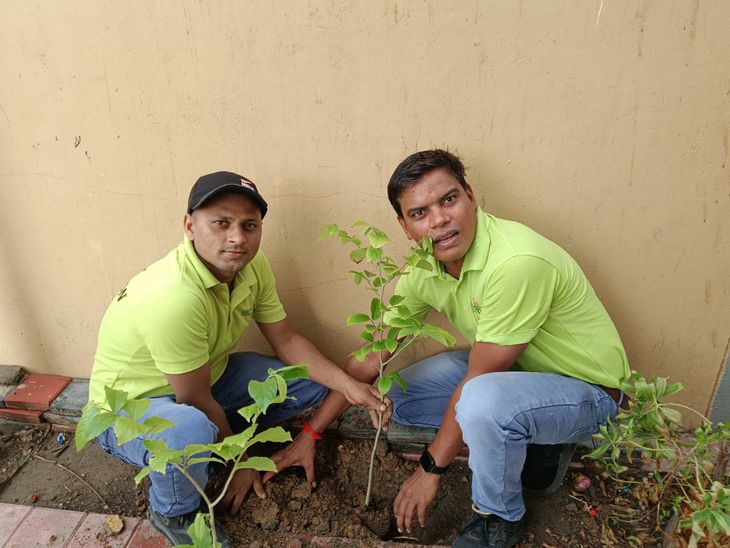 Udaya Foundation planted trees at Vinayak Residency, Vatwa | વૃક્ષારોપણ ...