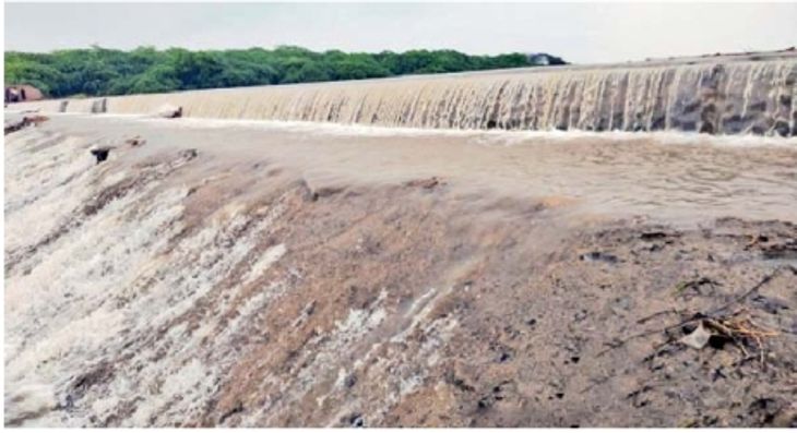 The Methala Dam, built with public participation, overflowed | ખેડૂતો ...