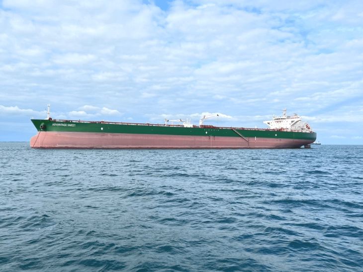 An oil tanker capsized off the coast of Oman | ઓમાનના દરિયાકાંઠે ઓઈલ ...