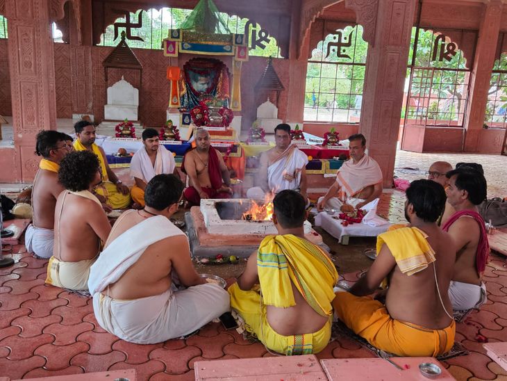 Grand celebration of Gurupurnima at Bhimnath Mahadev Temple in Savli