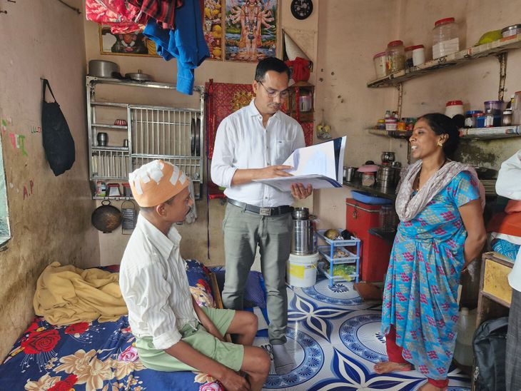 Took the responsibility of the family in crisis due to Mobhi's illness ...