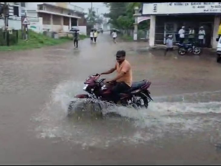 Heavy rains in Gandhinagar, four inches of rain fell in just two and a ...