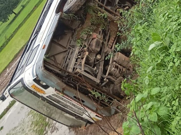 The Virpur-Balasinore-Gahda ST bus overturned when a rickshaw puller ...