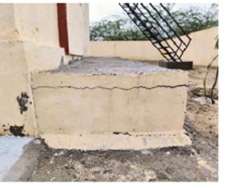 Arogya Mandir in Vavna Gambhirpura is not even a year old, the roofs ...