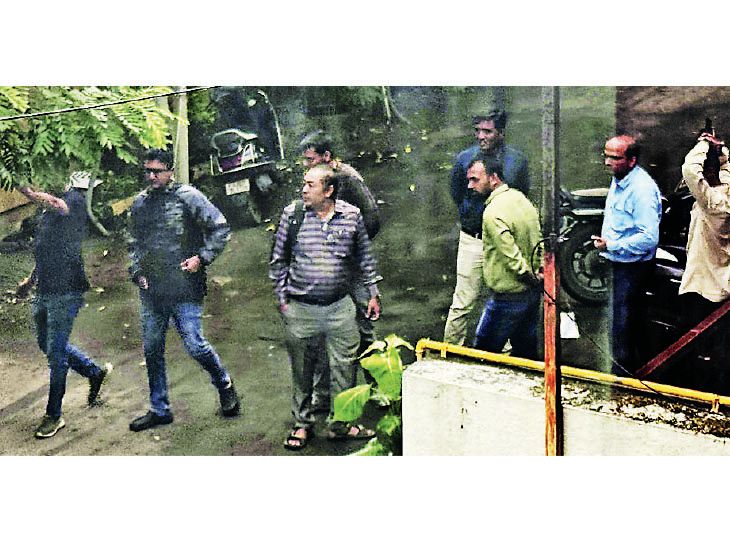 200 file of Manpa was found in the bungalow of a retired city engineer in Rajkot | ભાસ્કર સ્ટિંગ ...