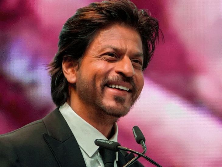 Seeing the journalist crying, Shah Rukh Khan's heart melted | રડતા ...