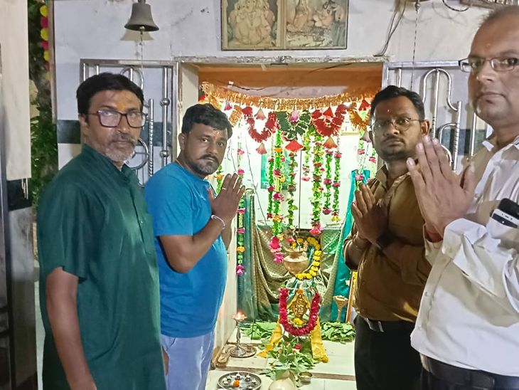 Aarti of Siddeshwar Mahadev and Bharat Mata was organized by BJP ...