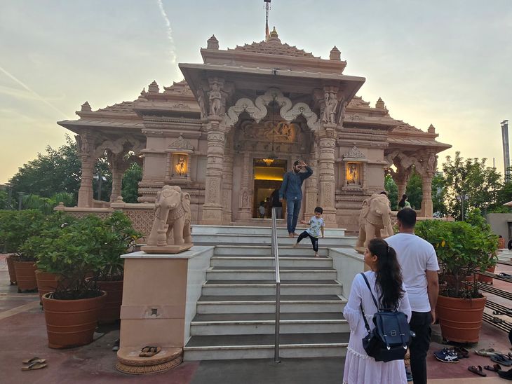 Shivlinga decorated with Ujjain Mahakal Dada's swarup at Sadashiv ...