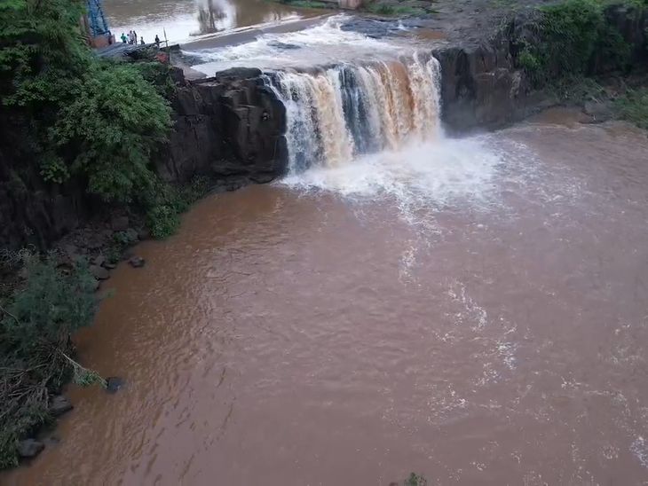 Surat's only Devghat waterfall exposed to celestial views once again ...