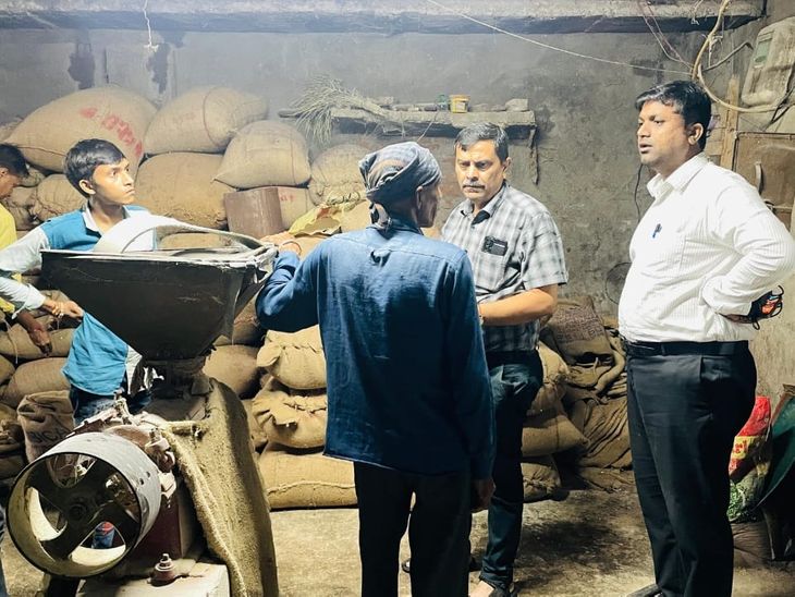 Panchmahal District Supply Officer and staff conducted random ...