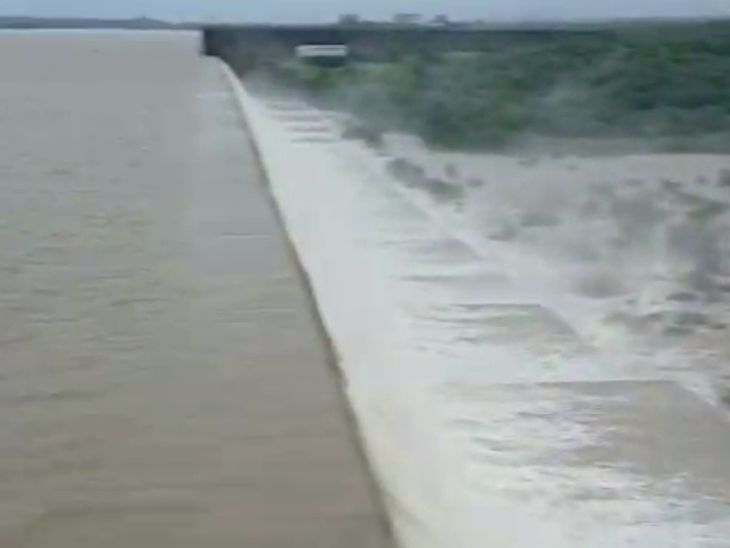 Morbi's Machchu-1 dam overflowed by three and a half feet | મોરબીનો ...