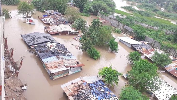 Four km away from Umreth, more than 50 houses were washed away by ...