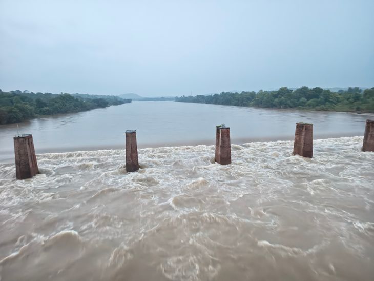 Panam river, which supplies drinking water to Lunawada city, floods for ...