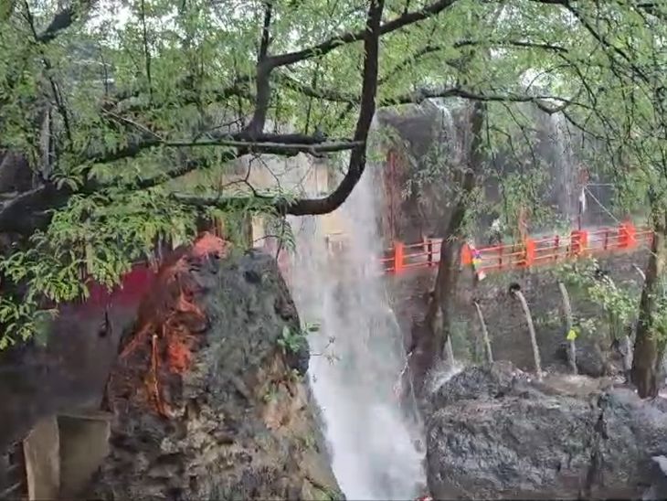 The legendary Kedarnath Mahadev waterfall near Chosla village came ...