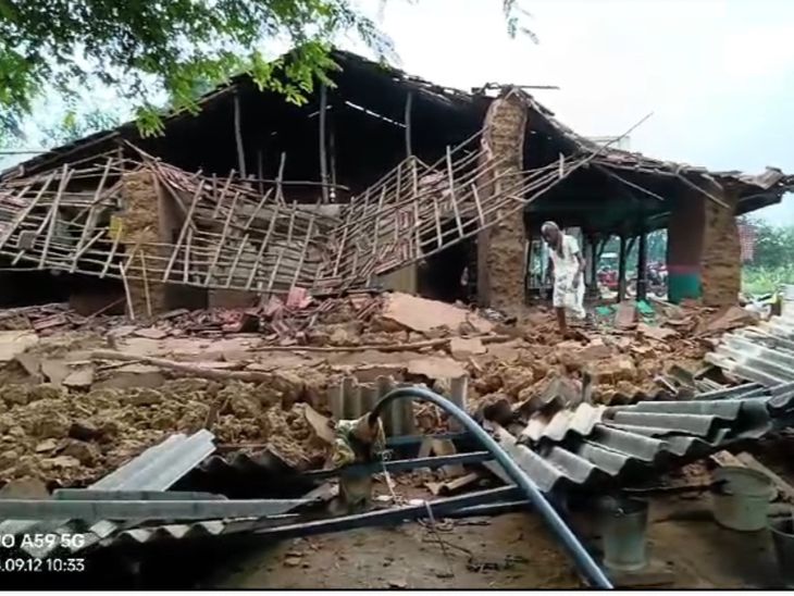 The mud house collapsed due to moisture | ભેજ આવતાં કાચું મકાન ધરાસાયી ...
