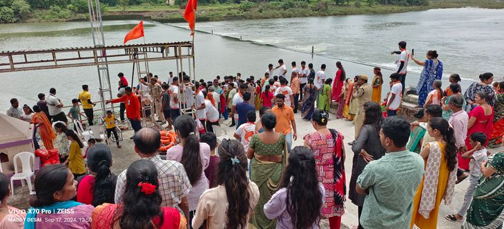 Idols of Sriji were immersed in a peaceful atmosphere in Chikhli taluka ...