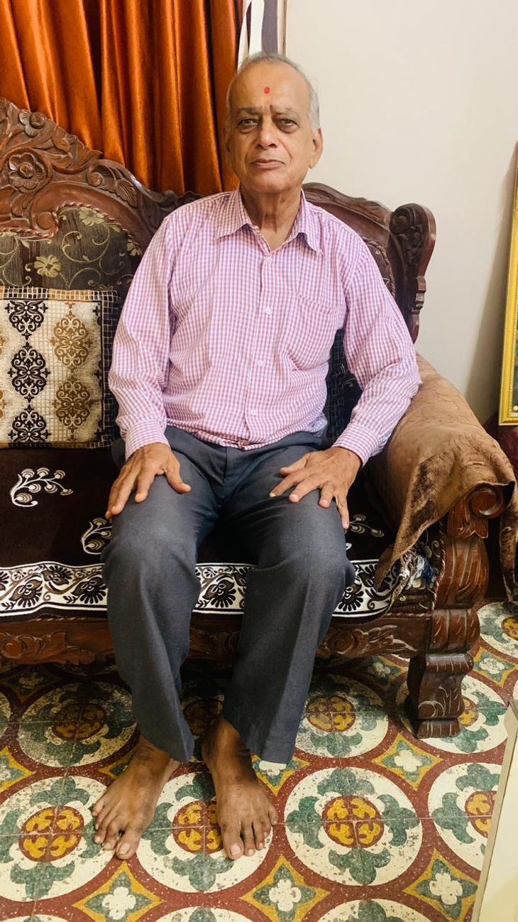 A man from Godhra sets a unique record of speaking ABCD upside down in ...