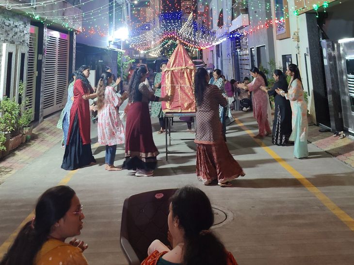 Kalapi Sosa in Katargam area of Surat. A colorful celebration of the ...