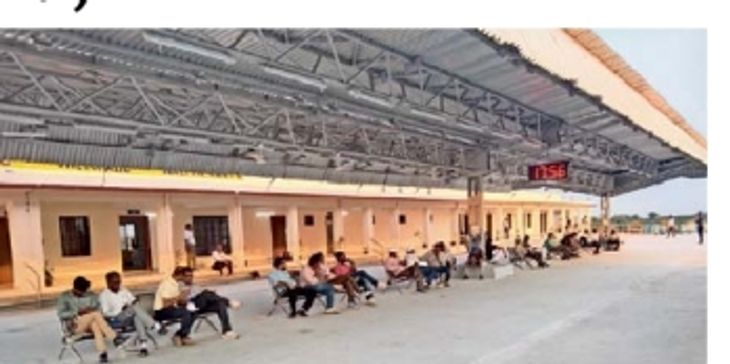 The train started from Nalia and reached Bhuj railway station in one ...