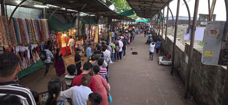 1 lakh pilgrims thronged Pavagadh on the day of Agiyaras on Sunday ...