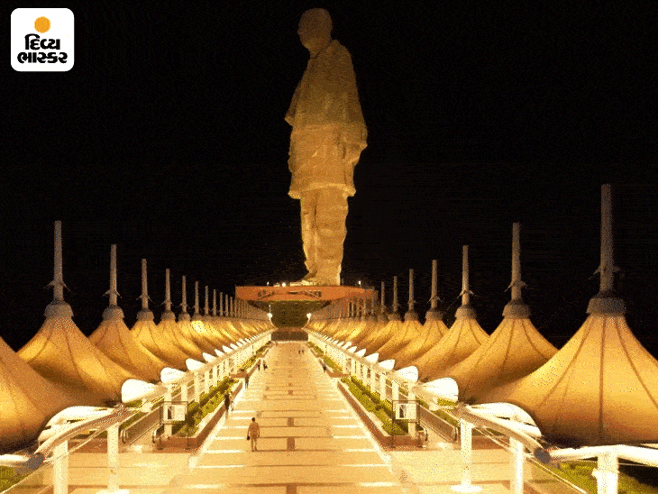 A spectacular night sky view of the Statue of Unity