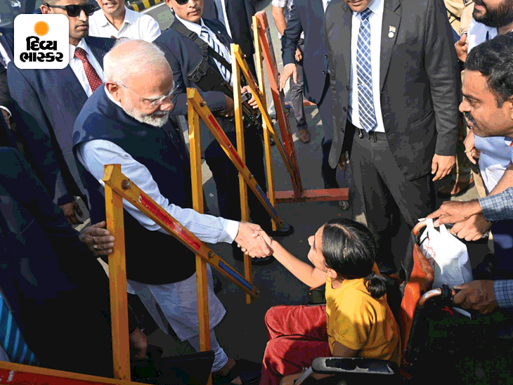 The Prime Minister of both the countries shook hands with Divyang Diya ...