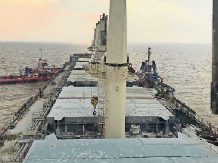 For the first time in the history of Bhavnagar port, a ship was empty ...