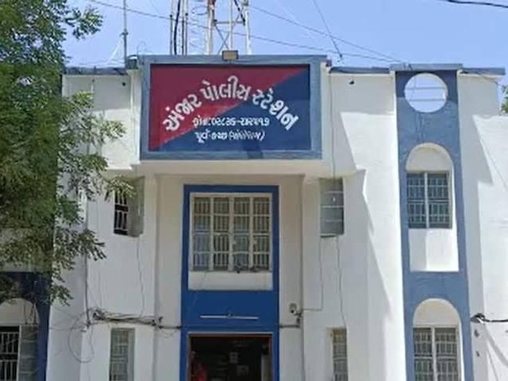 A car collided with the van of the DySP of Anjar Division, the driver ...