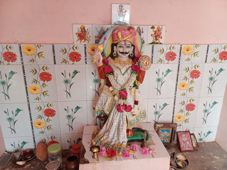 Celebrated at Adapur village in Malpur; Bhudev offered Vedic worship ...