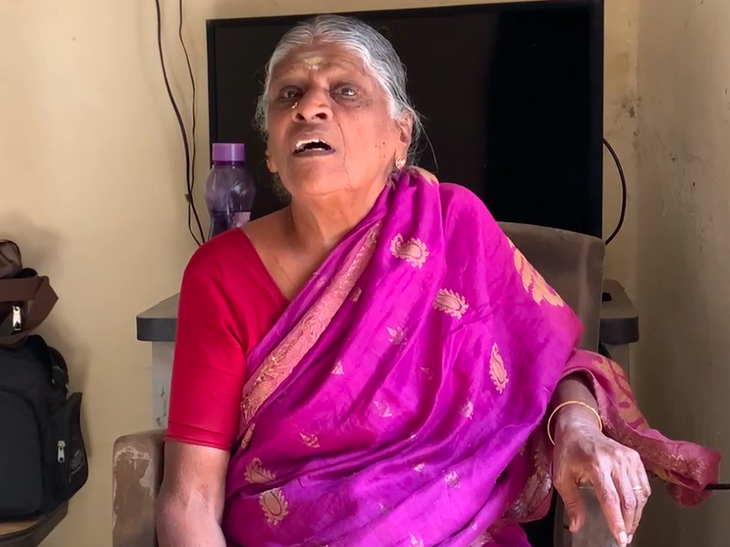 Two women and two men removed two tola gold chains from an 84-year-old ...